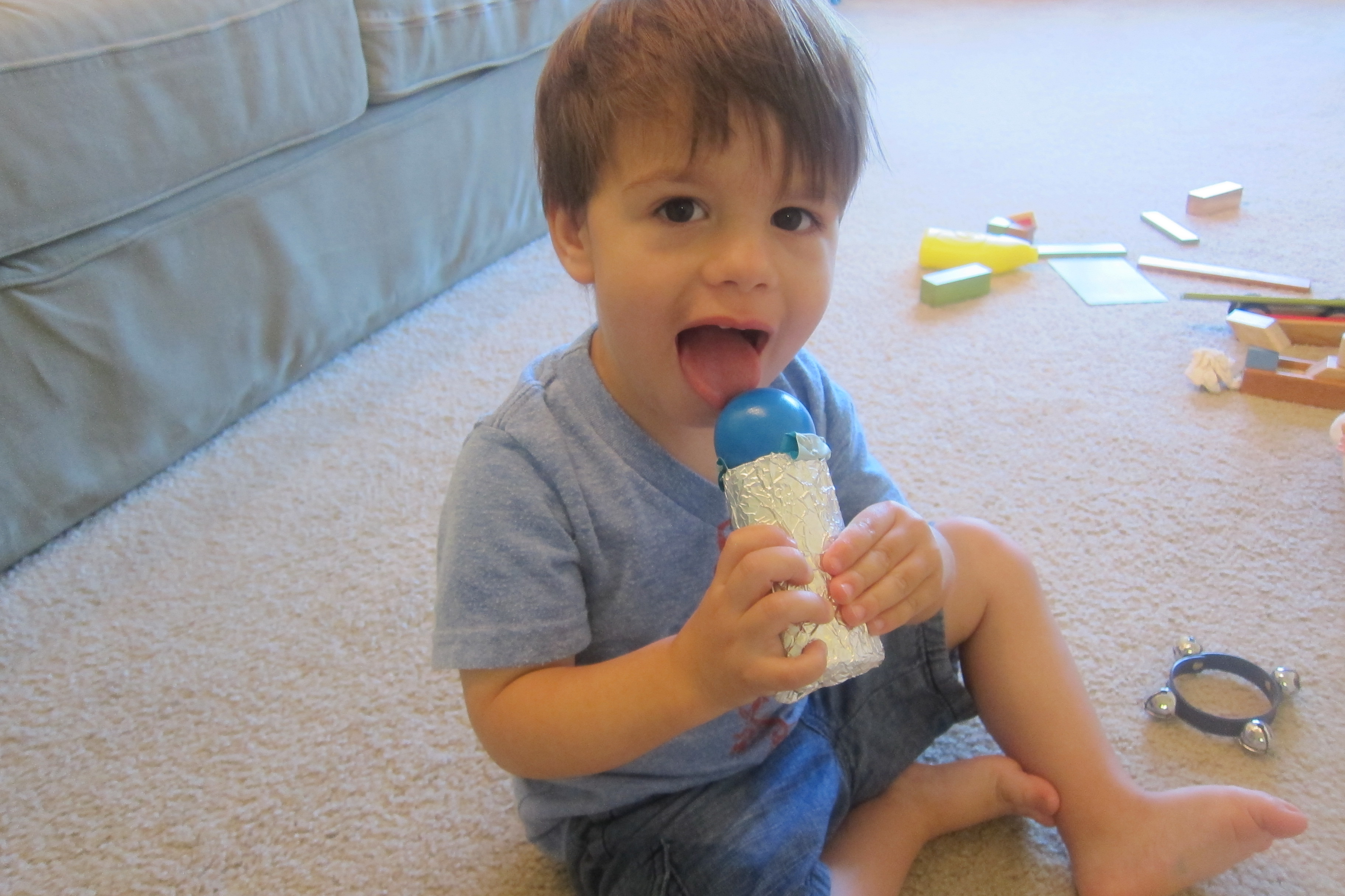 Microphone Craft – joyful parenting