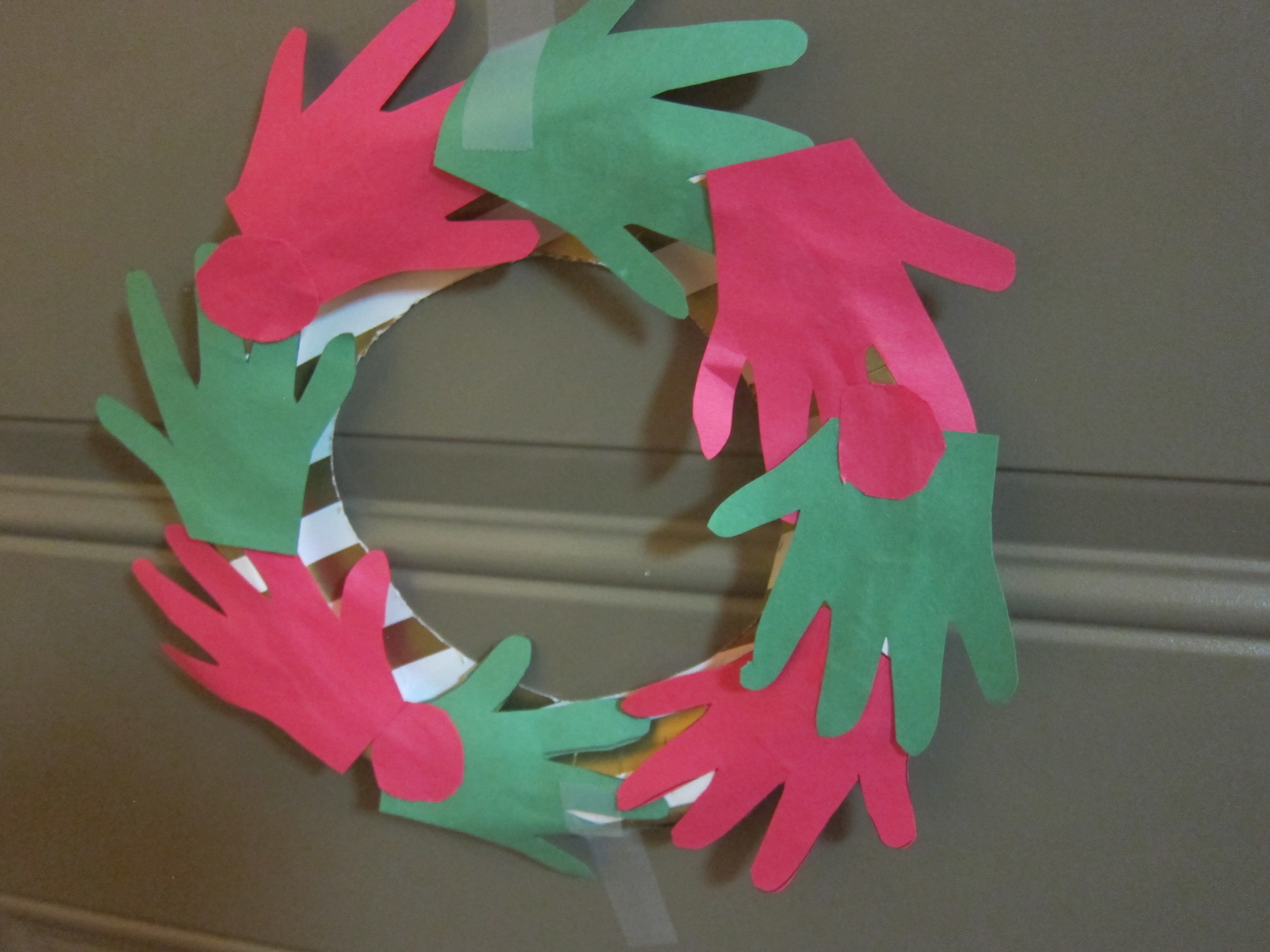 Handprint Wreath – joyful parenting