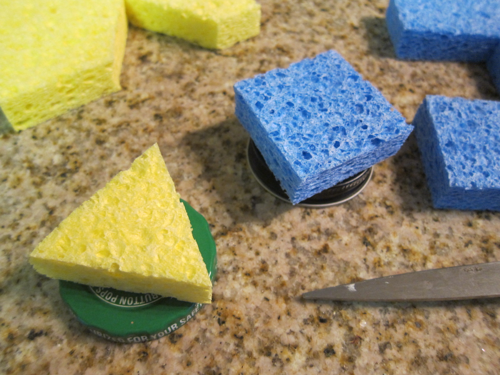 Sponge-Print Wrapping Paper – joyful parenting