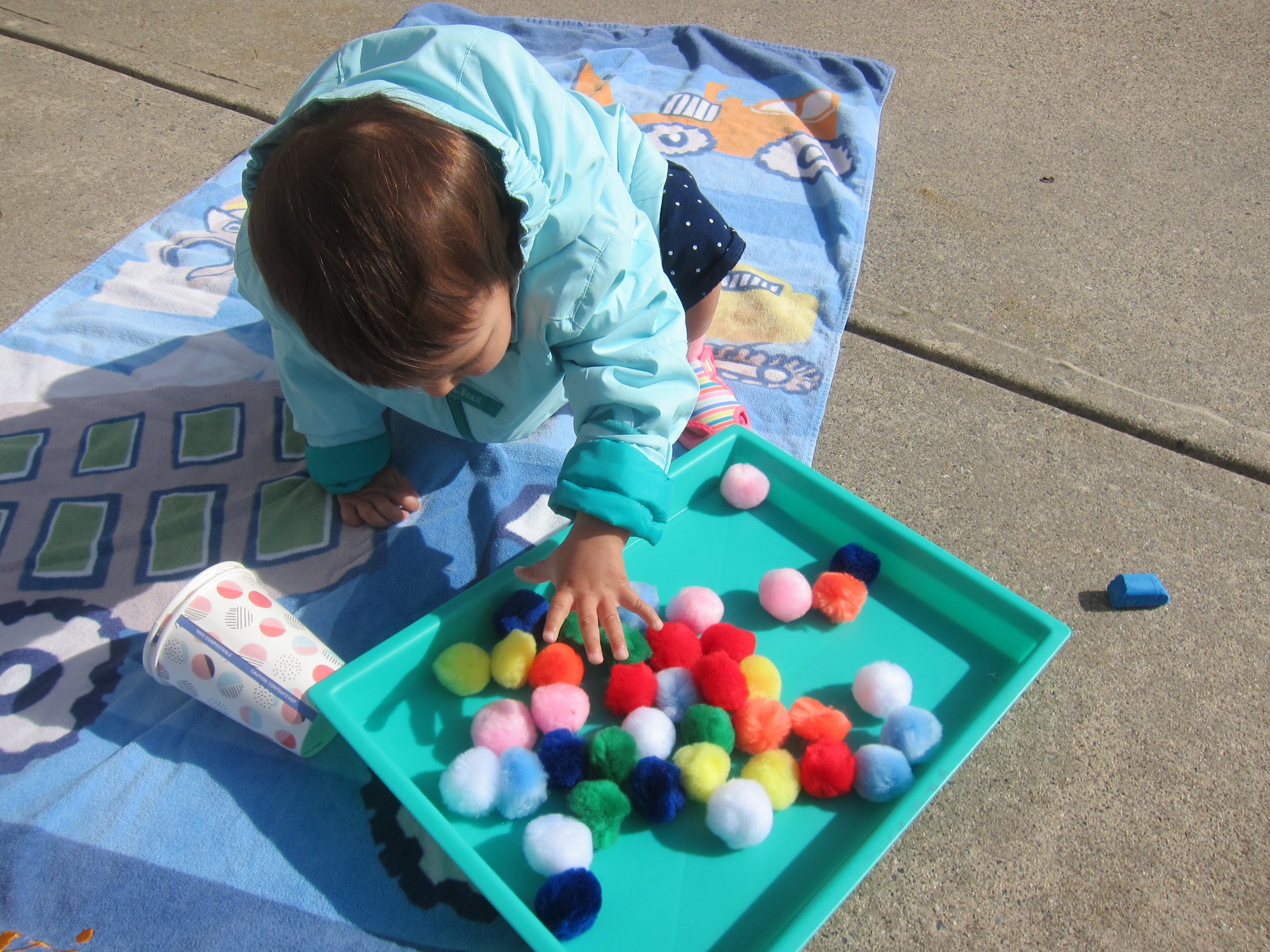 Pom Pom Squeeze Water Play – joyful parenting