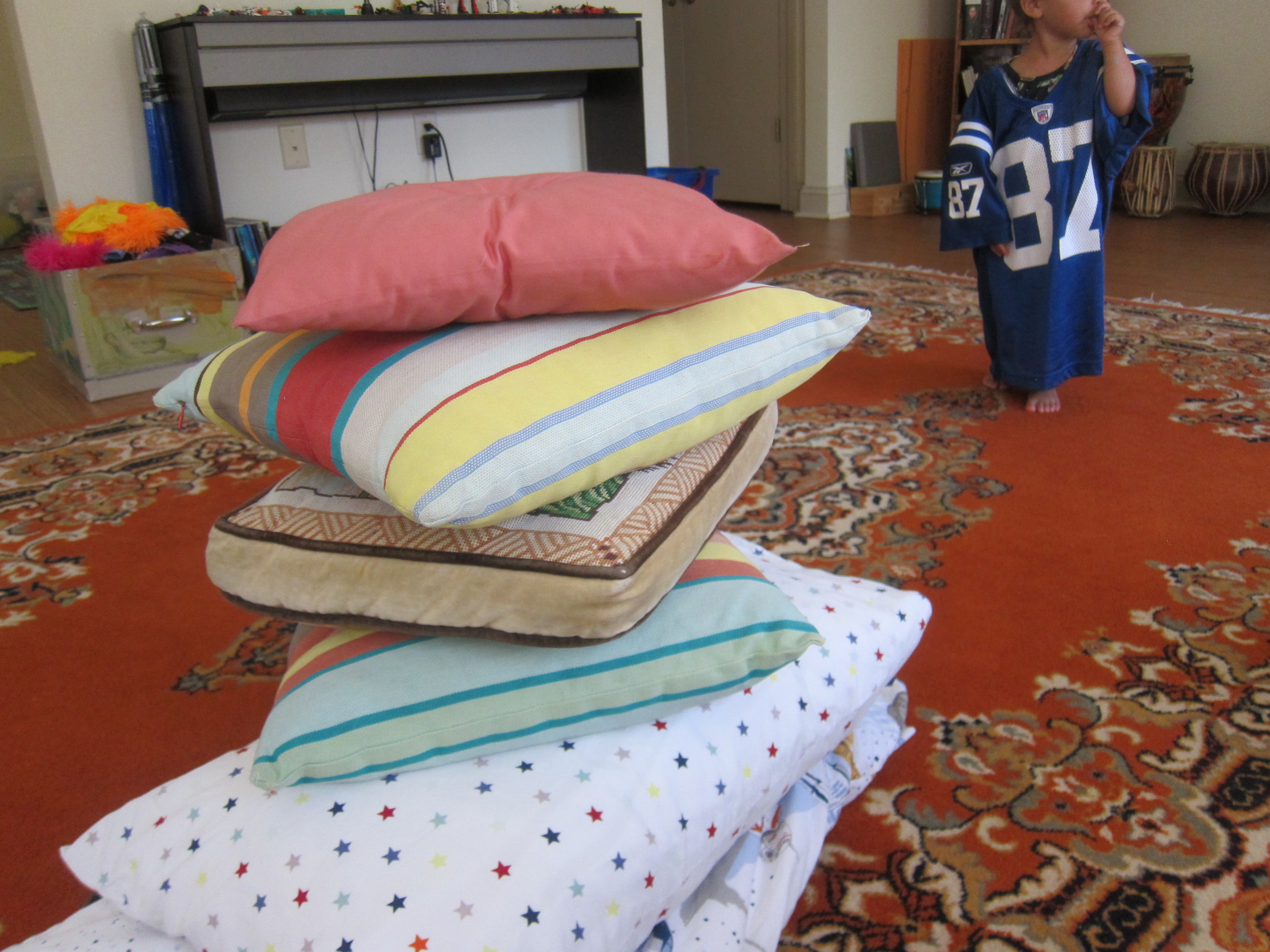 Pillow Towers – joyful parenting